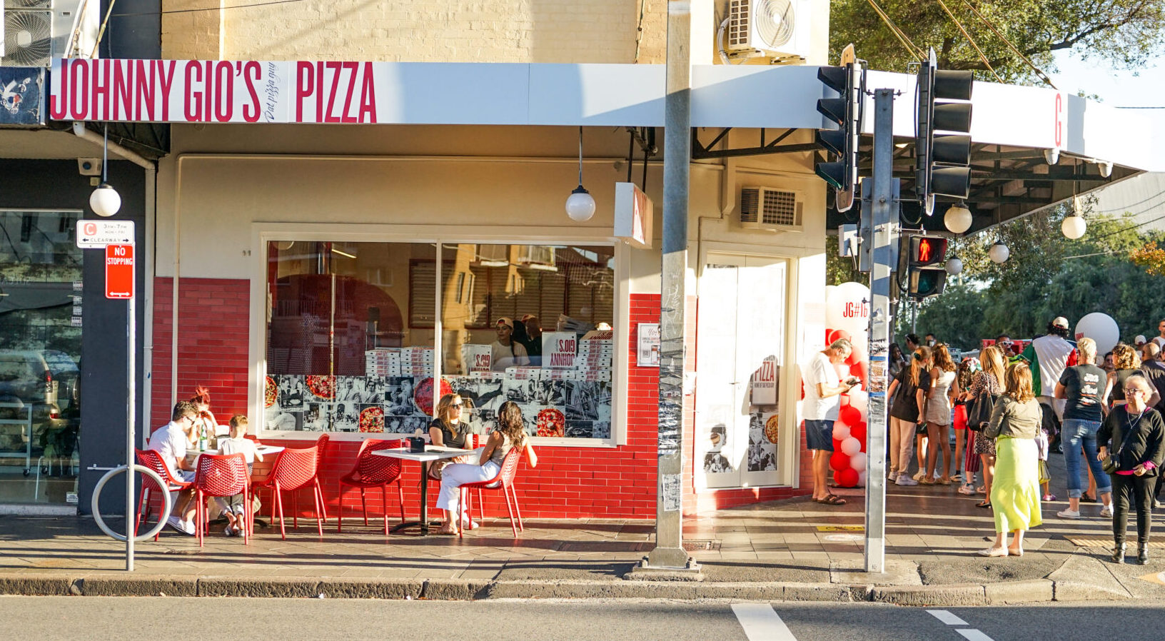 BEST Pizza Shop in Enmore - Johnny Gio Pizza